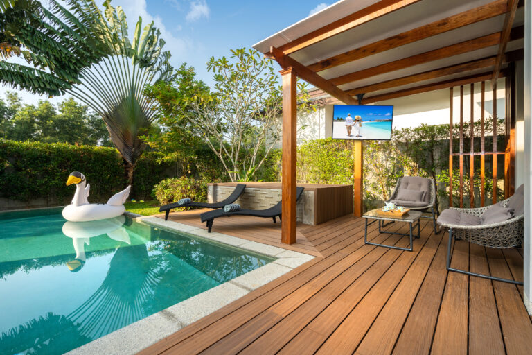 Get to Know the Neptune™ Full Sun Series for Outdoor Entertainment